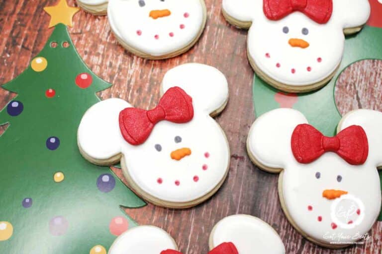 Christmas Minnie Mouse Cookies - Eat Your Beets