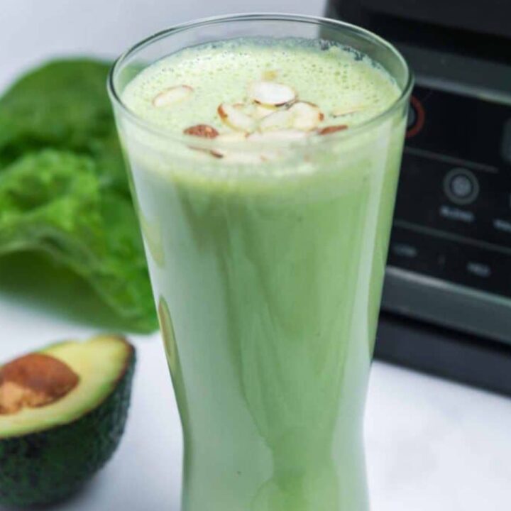 Avocado And Banana Smoothie (Vegan) - Eat Your Beets
