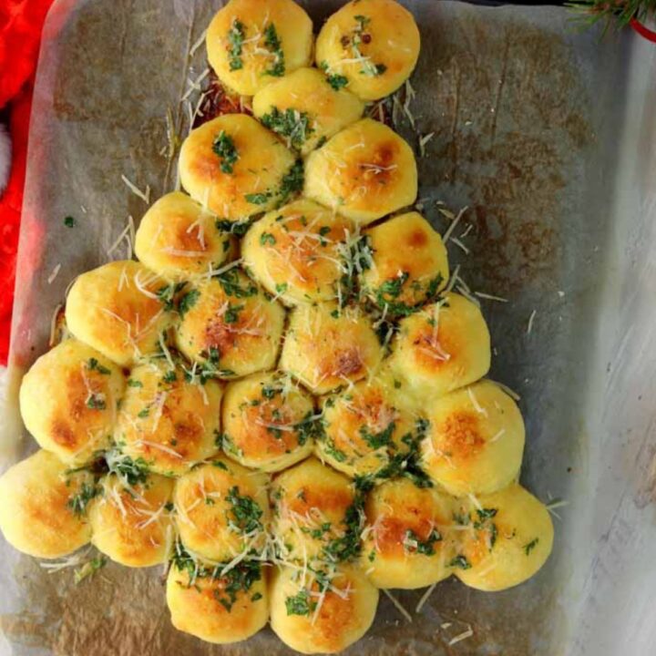 Pull Apart Christmas Tree Bread Appetizer - Eat Your Beets
